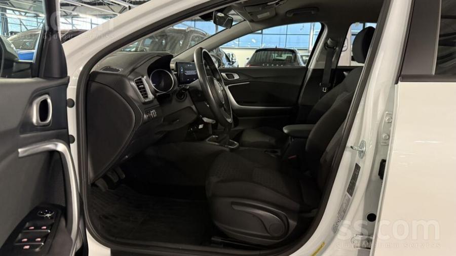 White Kia Ceed 2024 in Riga, with an engine capacity of 1.50 L and mileage of 33 thousand km for 18500 €, photo 11 on AUTOMOTO.COM.LV