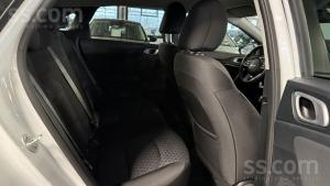 White Kia Ceed 2024 in Riga, with an engine capacity of 1.50 L and mileage of 33 thousand km for 18500 €, photo 15 on AUTOMOTO.COM.LV