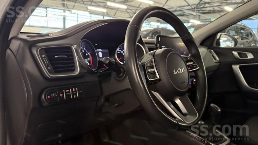 White Kia Ceed 2024 in Riga, with an engine capacity of 1.50 L and mileage of 33 thousand km for 18500 €, photo 18 on AUTOMOTO.COM.LV