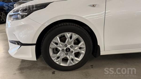 White Kia Ceed 2024 in Riga, with an engine capacity of 1.50 L and mileage of 33 thousand km for 18500 €, photo 7 on AUTOMOTO.COM.LV