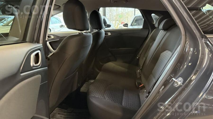 Balts Kia Ceed 2024 Rīga, ar dzinēja tilpumu 1.50 L un nobraukumu 35 tūkst. km par 18500 €, foto 13 vietnē AUTOMOTO.COM.LV