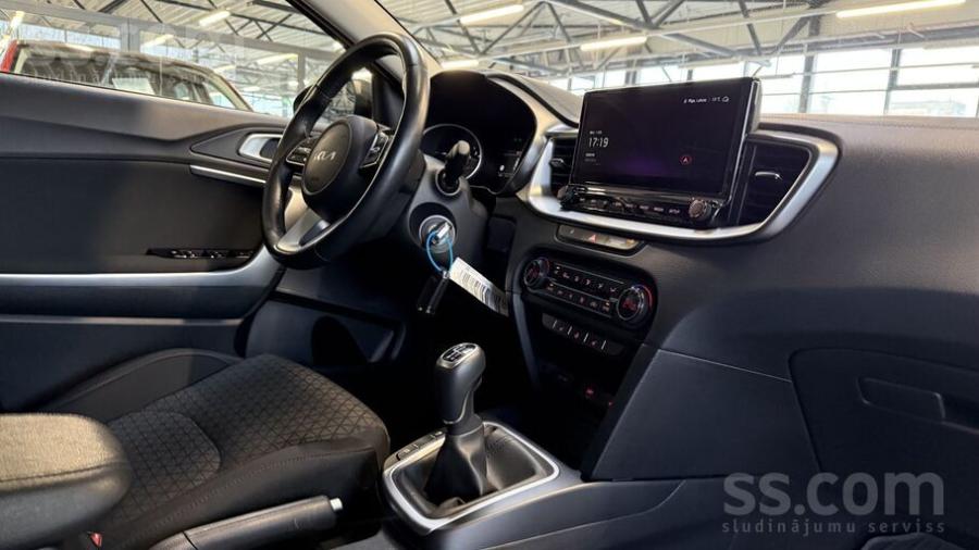 Balts Kia Ceed 2024 Rīga, ar dzinēja tilpumu 1.50 L un nobraukumu 35 tūkst. km par 18500 €, foto 16 vietnē AUTOMOTO.COM.LV