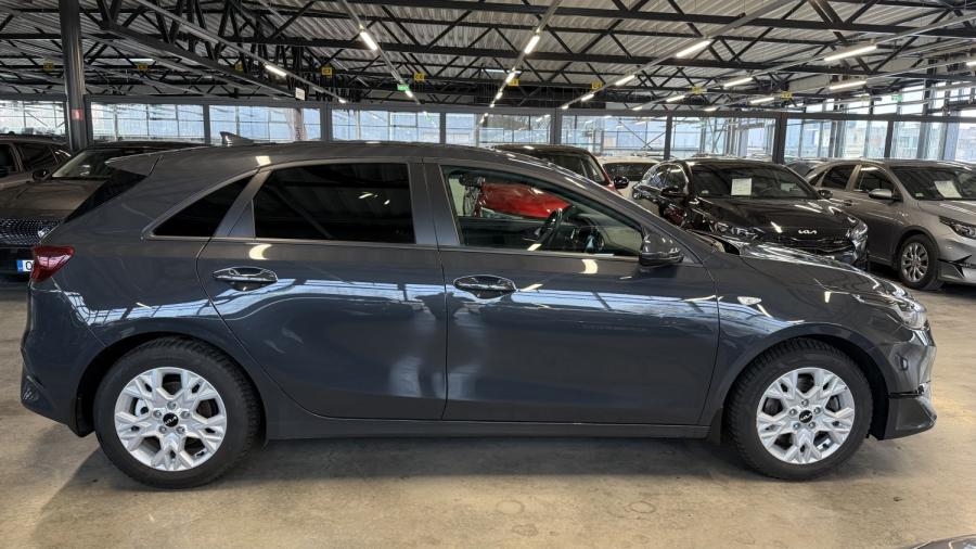 Balts Kia Ceed 2024 Rīga, ar dzinēja tilpumu 1.50 L un nobraukumu 35 tūkst. km par 1850000 €, foto 5 vietnē AUTOMOTO.COM.LV