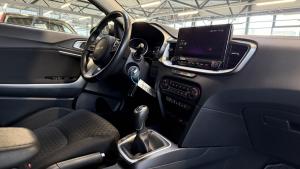 Balts Kia Ceed 2024 Rīga, ar dzinēja tilpumu 1.50 L un nobraukumu 35 tūkst. km par 1850000 €, foto 15 vietnē AUTOMOTO.COM.LV