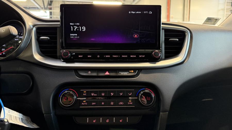 Balts Kia Ceed 2024 Rīga, ar dzinēja tilpumu 1.50 L un nobraukumu 35 tūkst. km par 1850000 €, foto 20 vietnē AUTOMOTO.COM.LV