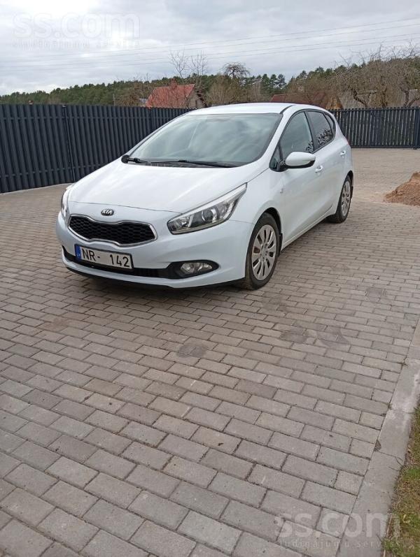 White Kia Ceed 2014 in Daugavpils, with an engine capacity of 1.40 L and mileage of 154 thousand km for 3550 €, photo 1 on AUTOMOTO.COM.LV