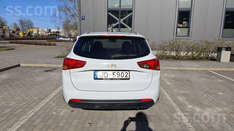 White Kia Ceed 2012 in Riga, with an engine capacity of 1.40 L and mileage of 336 thousand km for 2700 €, photo 6 on AUTOMOTO.COM.LV