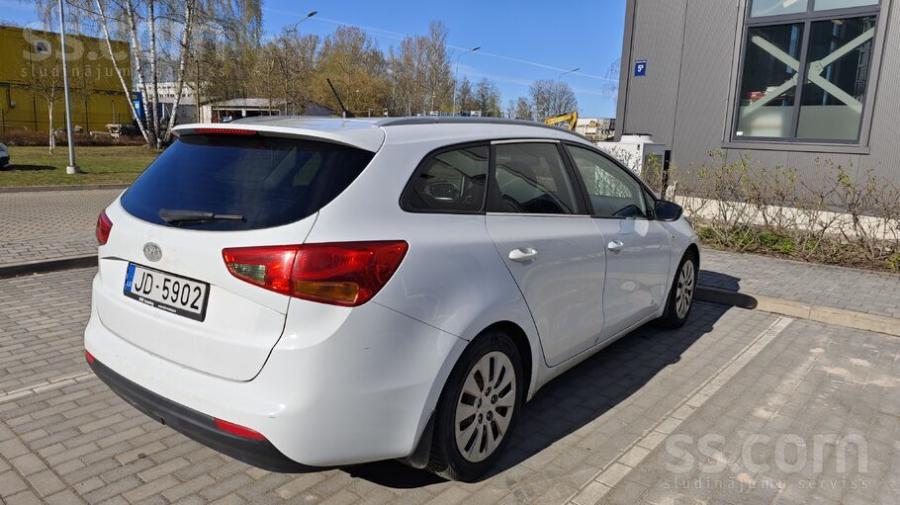 White Kia Ceed 2012 in Riga, with an engine capacity of 1.40 L and mileage of 336 thousand km for 2700 €, photo 7 on AUTOMOTO.COM.LV