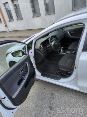Balts Kia Ceed 2012 Daugavpils, ar dzinēja tilpumu 1.60 L un nobraukumu 327 tūkst. km par 3600 €, foto 6 vietnē AUTOMOTO.COM.LV