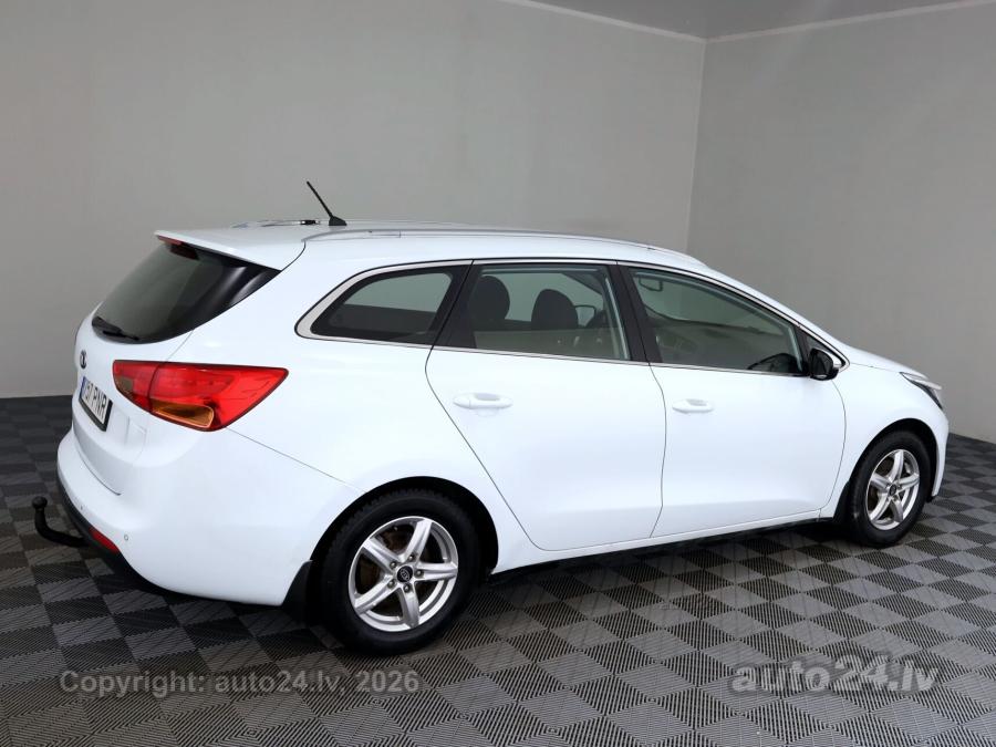 White Kia Ceed 2012 in Tallinn, with an engine capacity of 1.60 L and mileage of 325 thousand km for 3499 €, photo 4 on AUTOMOTO.COM.LV