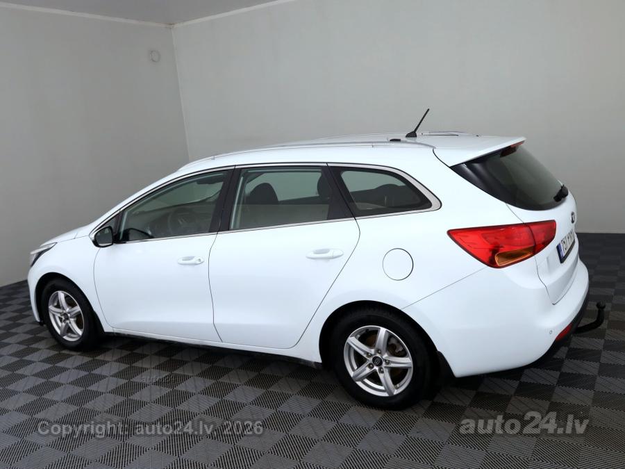 White Kia Ceed 2012 in Tallinn, with an engine capacity of 1.60 L and mileage of 325 thousand km for 3499 €, photo 5 on AUTOMOTO.COM.LV