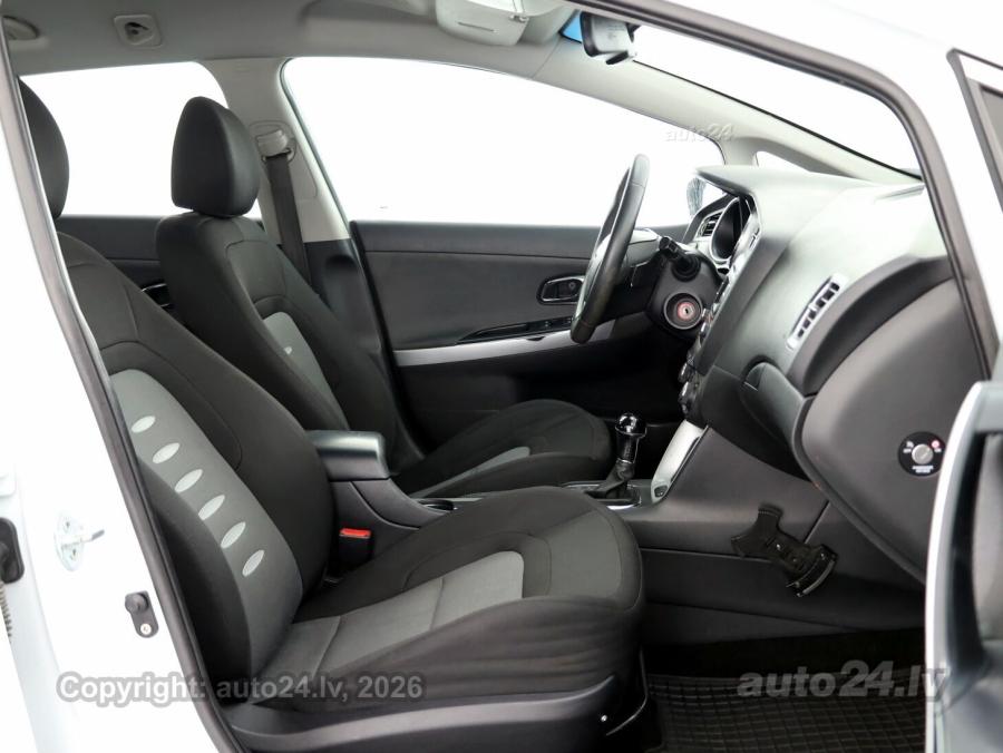 White Kia Ceed 2012 in Tallinn, with an engine capacity of 1.60 L and mileage of 325 thousand km for 3499 €, photo 7 on AUTOMOTO.COM.LV