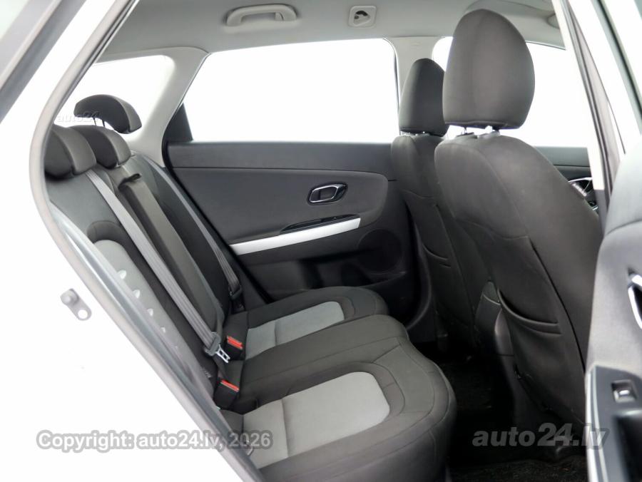 White Kia Ceed 2012 in Tallinn, with an engine capacity of 1.60 L and mileage of 325 thousand km for 3499 €, photo 8 on AUTOMOTO.COM.LV