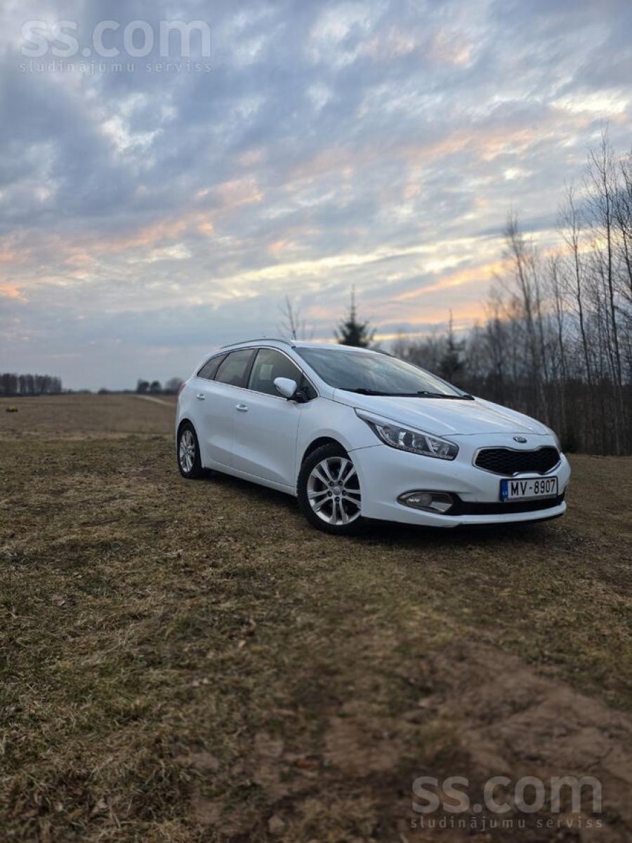 White Kia Ceed 2013 in Rezekne, with an engine capacity of 1.60 L and mileage of 372 thousand km for 2700 €, photo 1 on AUTOMOTO.COM.LV