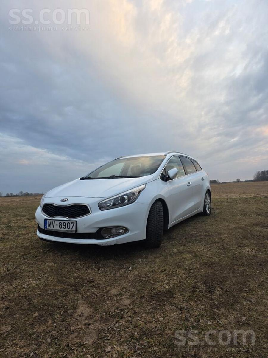 White Kia Ceed 2013 in Rezekne, with an engine capacity of 1.60 L and mileage of 372 thousand km for 2700 €, photo 3 on AUTOMOTO.COM.LV
