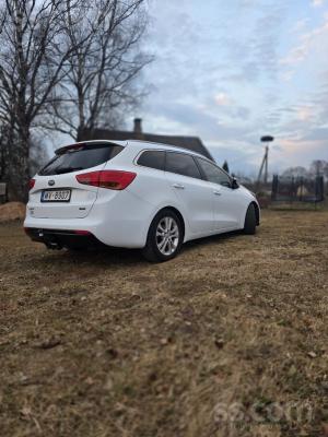White Kia Ceed 2013 in Rezekne, with an engine capacity of 1.60 L and mileage of 372 thousand km for 2700 €, photo 4 on AUTOMOTO.COM.LV