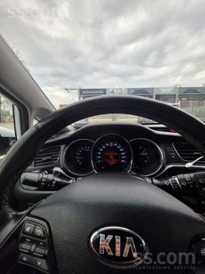 White Kia Ceed 2013 in Rezekne, with an engine capacity of 1.60 L and mileage of 372 thousand km for 2700 €, photo 7 on AUTOMOTO.COM.LV