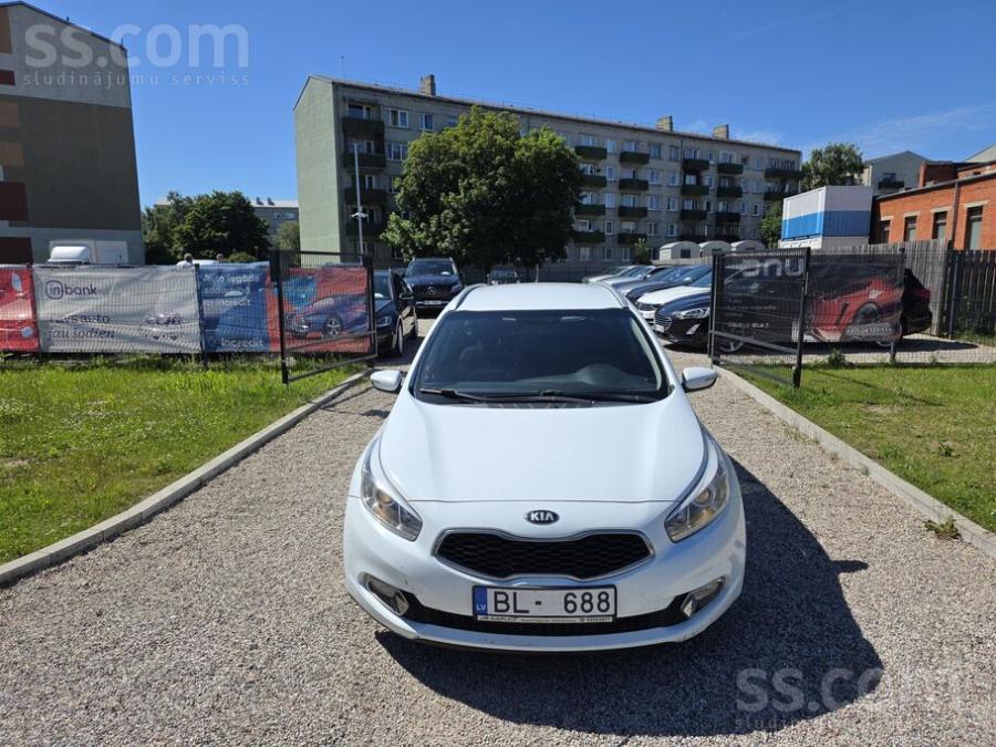 Balts Kia Ceed 2013 Ventspils, ar dzinēja tilpumu 1.60 L un nobraukumu 379 tūkst. km par 3650 €, foto 3 vietnē AUTOMOTO.COM.LV