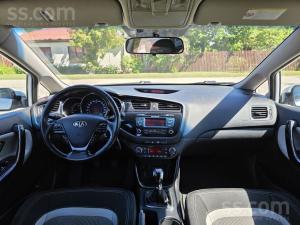 Balts Kia Ceed 2013 Ventspils, ar dzinēja tilpumu 1.60 L un nobraukumu 379 tūkst. km par 3650 €, foto 12 vietnē AUTOMOTO.COM.LV