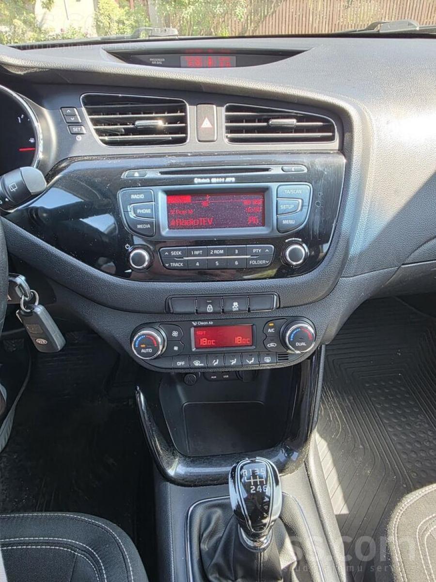 Balts Kia Ceed 2013 Ventspils, ar dzinēja tilpumu 1.60 L un nobraukumu 379 tūkst. km par 3650 €, foto 13 vietnē AUTOMOTO.COM.LV