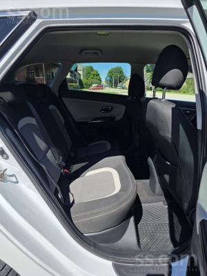 Balts Kia Ceed 2013 Ventspils, ar dzinēja tilpumu 1.60 L un nobraukumu 379 tūkst. km par 3650 €, foto 15 vietnē AUTOMOTO.COM.LV