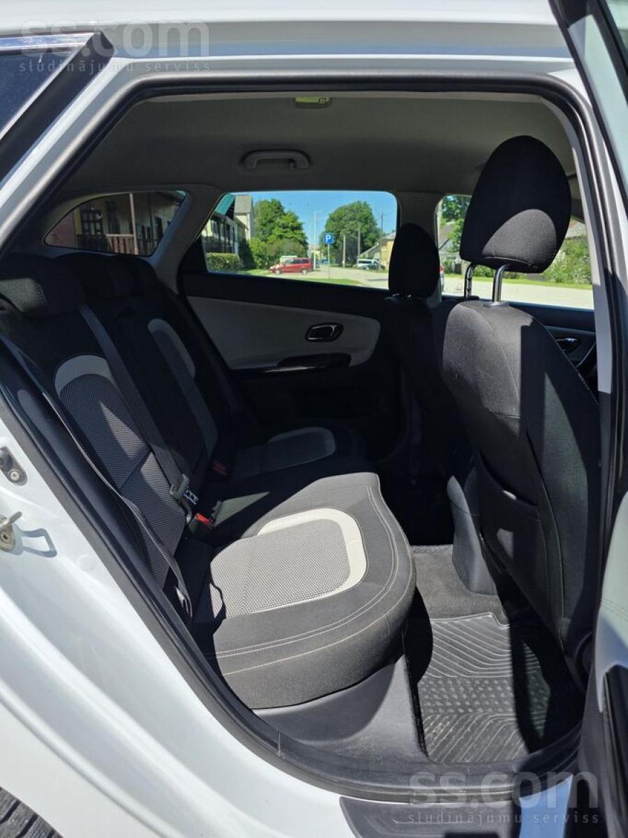 Balts Kia Ceed 2013 Ventspils, ar dzinēja tilpumu 1.60 L un nobraukumu 379 tūkst. km par 3650 €, foto 15 vietnē AUTOMOTO.COM.LV