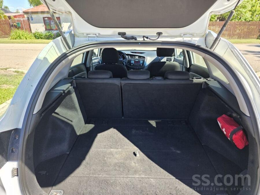 Balts Kia Ceed 2013 Ventspils, ar dzinēja tilpumu 1.60 L un nobraukumu 379 tūkst. km par 3650 €, foto 16 vietnē AUTOMOTO.COM.LV