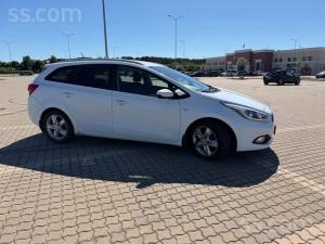 White Kia Ceed 2013 in Riga, with an engine capacity of 1.60 L and mileage of 265 thousand km for 2900 €, photo 3 on AUTOMOTO.COM.LV