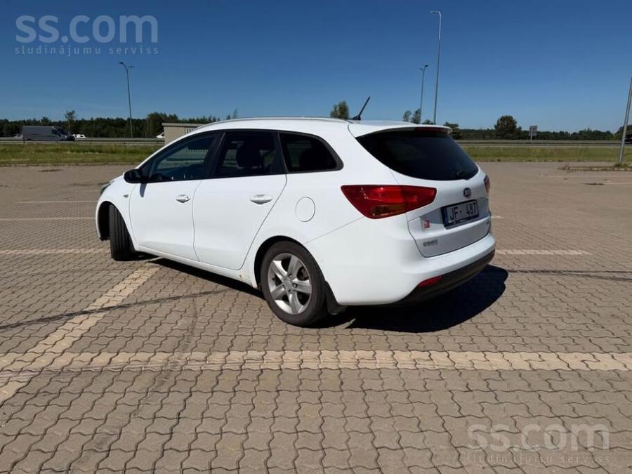 White Kia Ceed 2013 in Riga, with an engine capacity of 1.60 L and mileage of 265 thousand km for 2900 €, photo 5 on AUTOMOTO.COM.LV