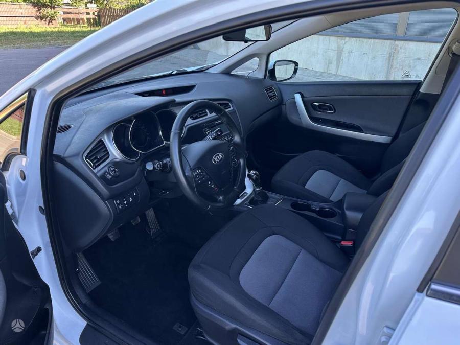Balts Kia Ceed 2013 Telšiai, ar dzinēja tilpumu 1.60 L un nobraukumu 239 tūkst. km par 4500 €, foto 10 vietnē AUTOMOTO.COM.LV