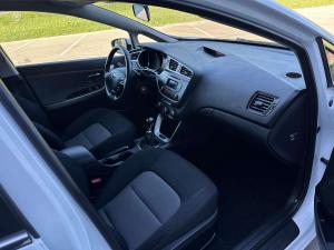 Balts Kia Ceed 2013 Telšiai, ar dzinēja tilpumu 1.60 L un nobraukumu 239 tūkst. km par 4500 €, foto 16 vietnē AUTOMOTO.COM.LV