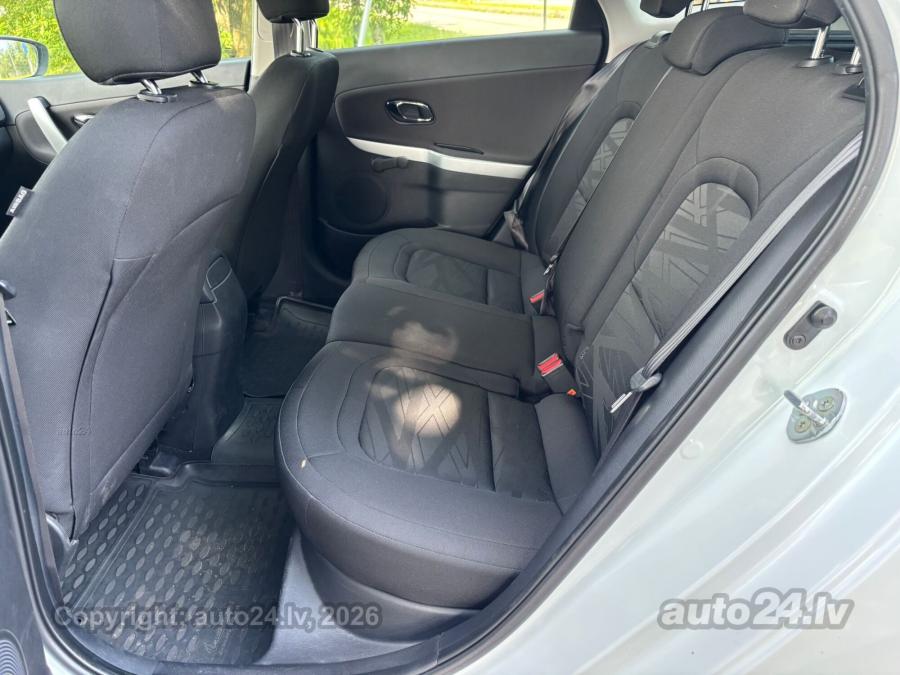 White Kia Ceed 2013 in Paide, with an engine capacity of 1.40 L and mileage of 132 thousand km for 5490 €, photo 14 on AUTOMOTO.COM.LV