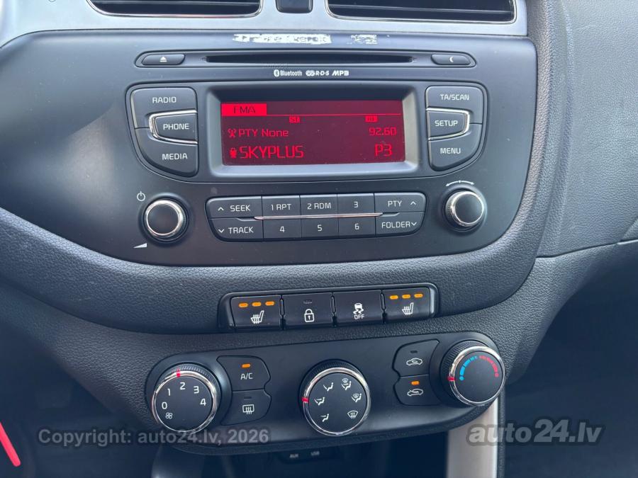 White Kia Ceed 2013 in Paide, with an engine capacity of 1.40 L and mileage of 132 thousand km for 5490 €, photo 16 on AUTOMOTO.COM.LV