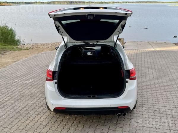 White Kia Ceed 2016 in Riga, with an engine capacity of 1.60 L and mileage of 225 thousand km for 5950 €, photo 6 on AUTOMOTO.COM.LV