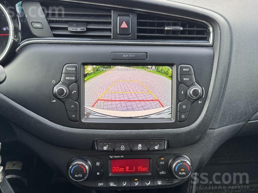 White Kia Ceed 2016 in Riga, with an engine capacity of 1.60 L and mileage of 225 thousand km for 5950 €, photo 10 on AUTOMOTO.COM.LV