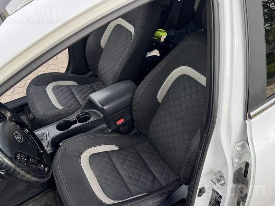 White Kia Ceed 2016 in Riga, with an engine capacity of 1.60 L and mileage of 224 thousand km for 5750 €, photo 12 on AUTOMOTO.COM.LV
