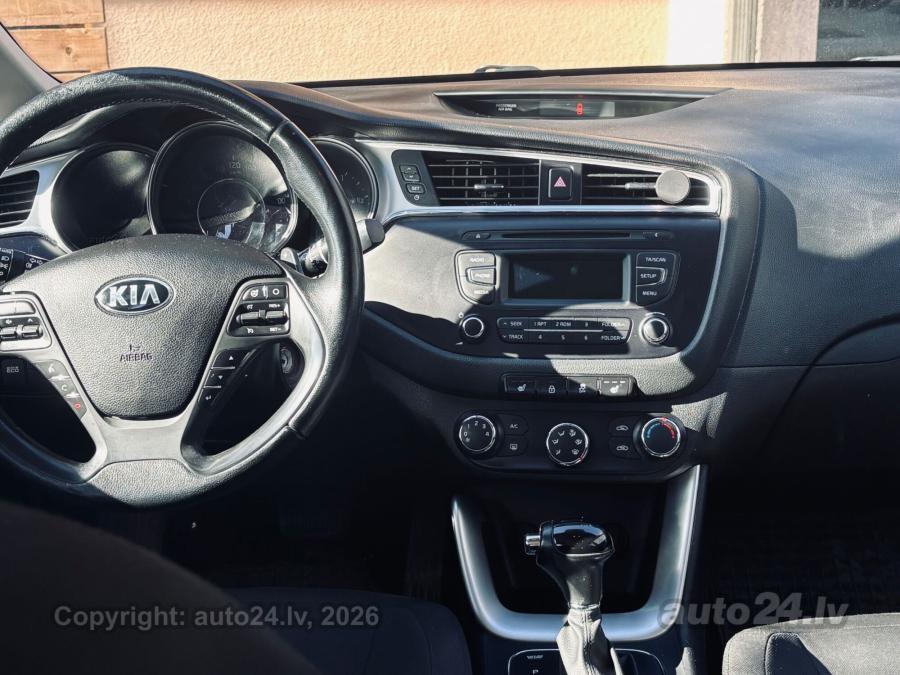 White Kia Ceed 2017 in Rakvere, with an engine capacity of 1.60 L and mileage of 218 thousand km for 6600 €, photo 4 on AUTOMOTO.COM.LV
