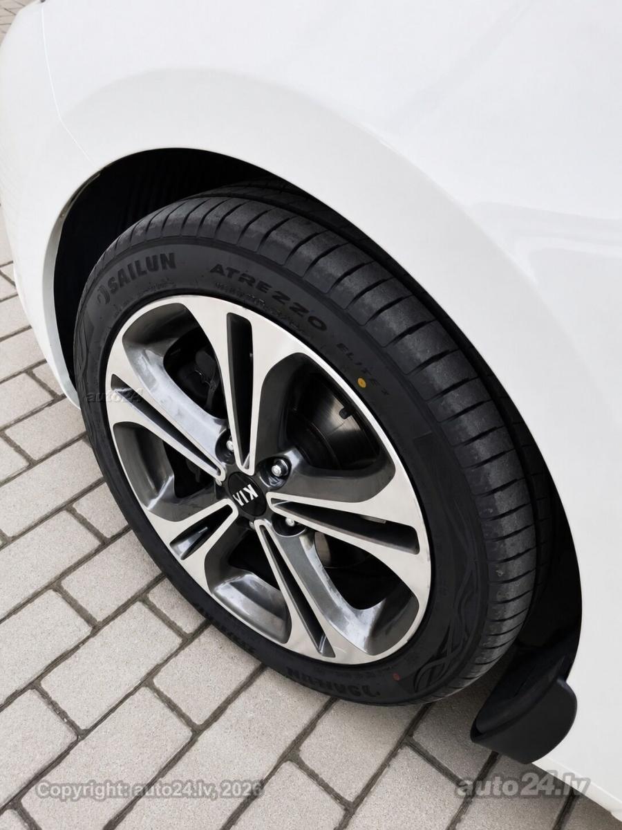 White Kia Ceed 2017 in Tallinn, with an engine capacity of 1.60 L and mileage of 125 thousand km for 6700 €, photo 3 on AUTOMOTO.COM.LV