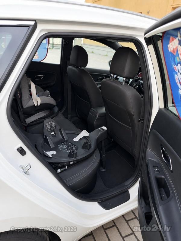 White Kia Ceed 2017 in Tallinn, with an engine capacity of 1.60 L and mileage of 125 thousand km for 6700 €, photo 7 on AUTOMOTO.COM.LV