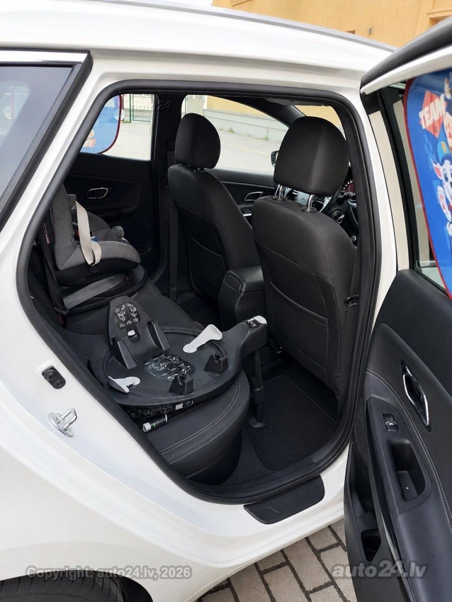 White Kia Ceed 2017 in Tallinn, with an engine capacity of 1.60 L and mileage of 125 thousand km for 6700 €, photo 8 on AUTOMOTO.COM.LV