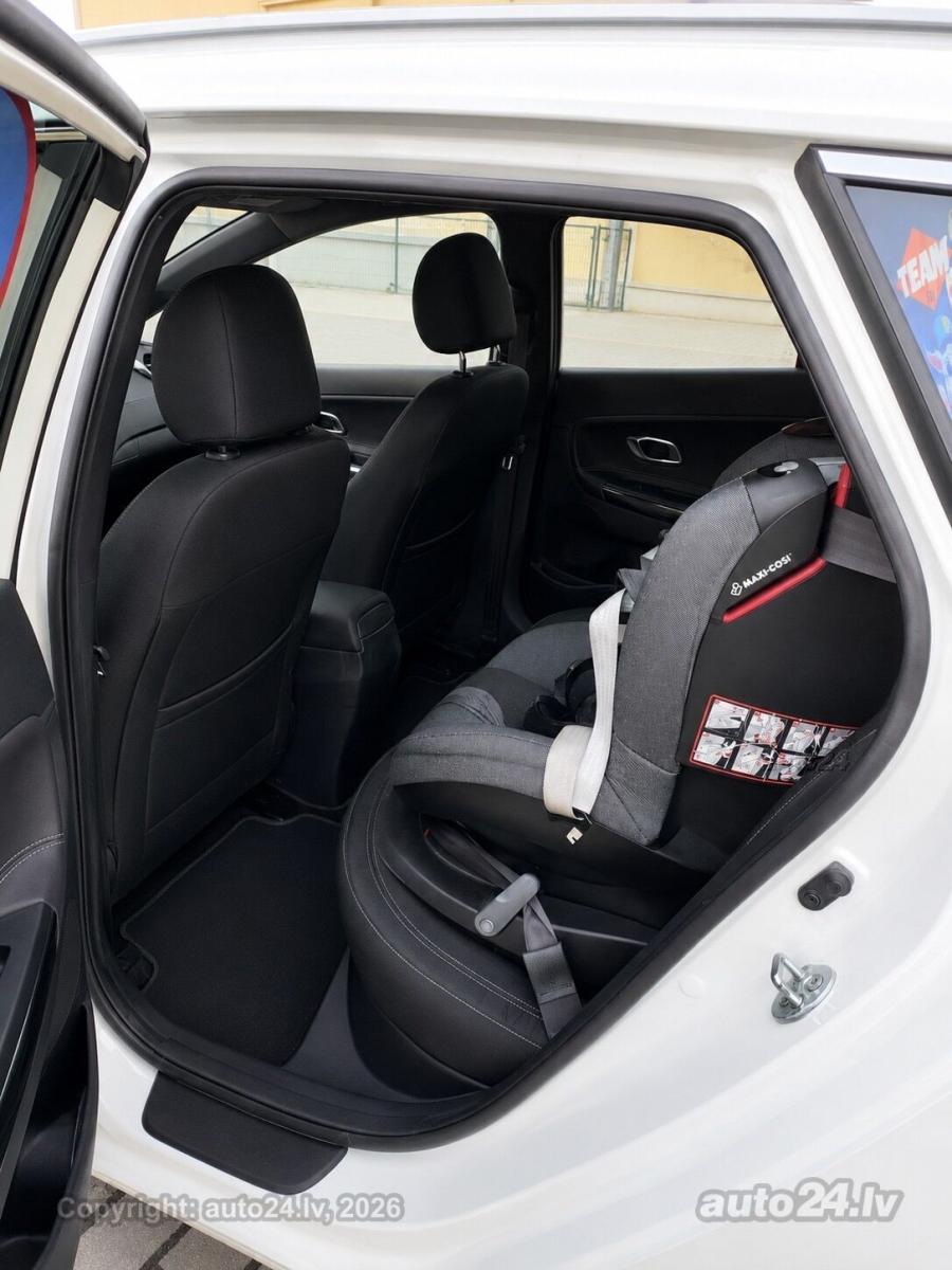White Kia Ceed 2017 in Tallinn, with an engine capacity of 1.60 L and mileage of 125 thousand km for 6700 €, photo 9 on AUTOMOTO.COM.LV