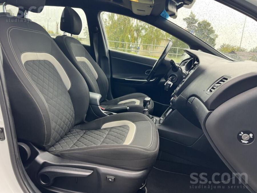 White Kia Ceed 2017 in Rezekne, with an engine capacity of 1.00 L and mileage of 272 thousand km for 7350 €, photo 13 on AUTOMOTO.COM.LV