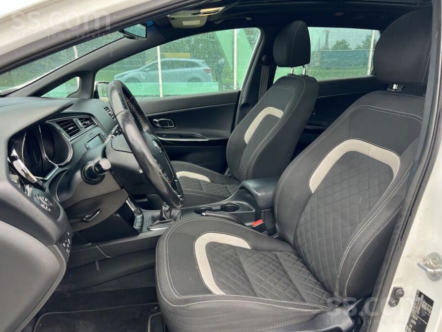 White Kia Ceed 2017 in Rezekne, with an engine capacity of 1.00 L and mileage of 272 thousand km for 7350 €, photo 14 on AUTOMOTO.COM.LV