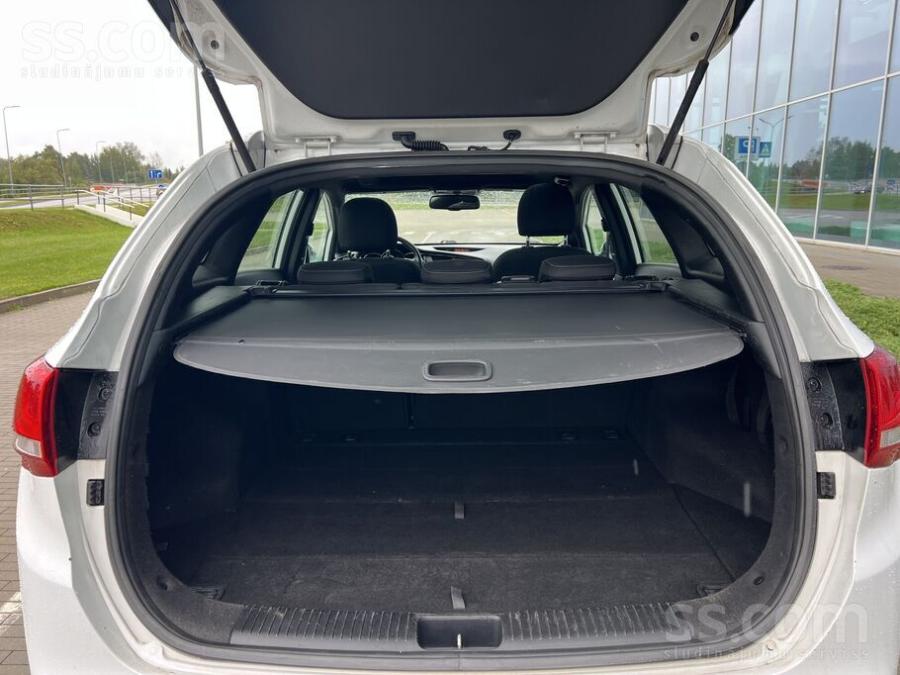 White Kia Ceed 2017 in Rezekne, with an engine capacity of 1.00 L and mileage of 272 thousand km for 7350 €, photo 15 on AUTOMOTO.COM.LV