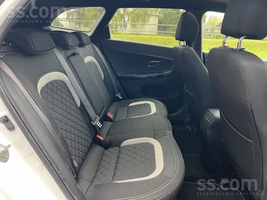 White Kia Ceed 2017 in Rezekne, with an engine capacity of 1.00 L and mileage of 272 thousand km for 7350 €, photo 16 on AUTOMOTO.COM.LV