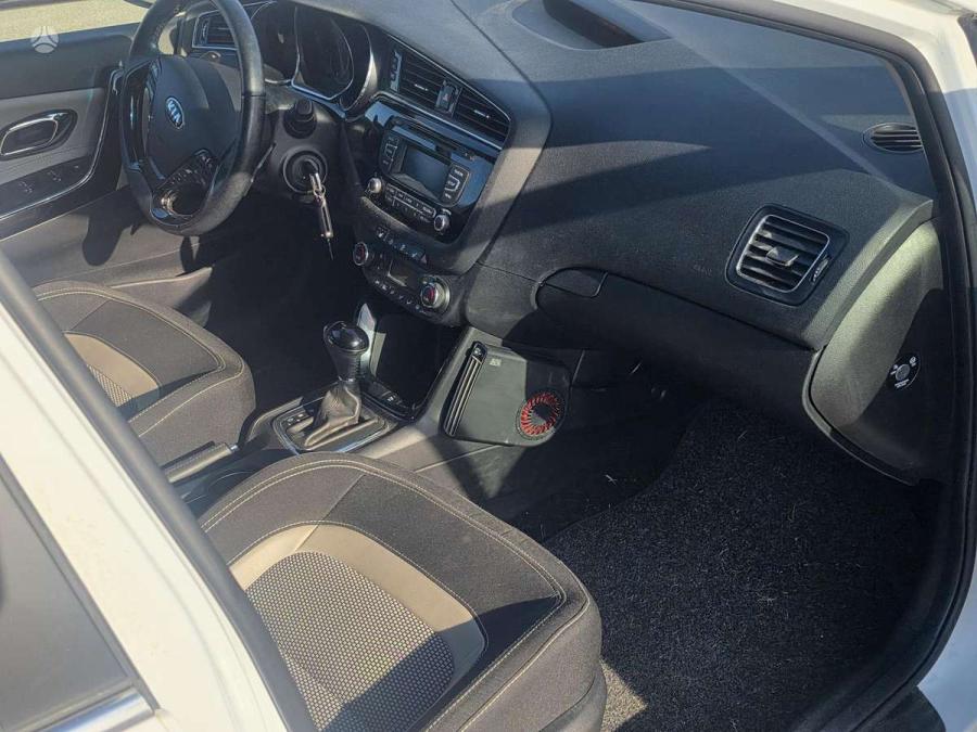 Balts Kia Ceed 2017 Marijampole, ar dzinēja tilpumu 1.59 L un nobraukumu 262 tūkst. km par 4350 €, foto 10 vietnē AUTOMOTO.COM.LV