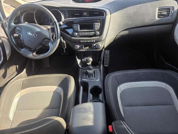 White Kia Ceed 2017 in Marijampole, with an engine capacity of 1.59 L and mileage of 262 thousand km for 4350 €, photo 11 on AUTOMOTO.COM.LV