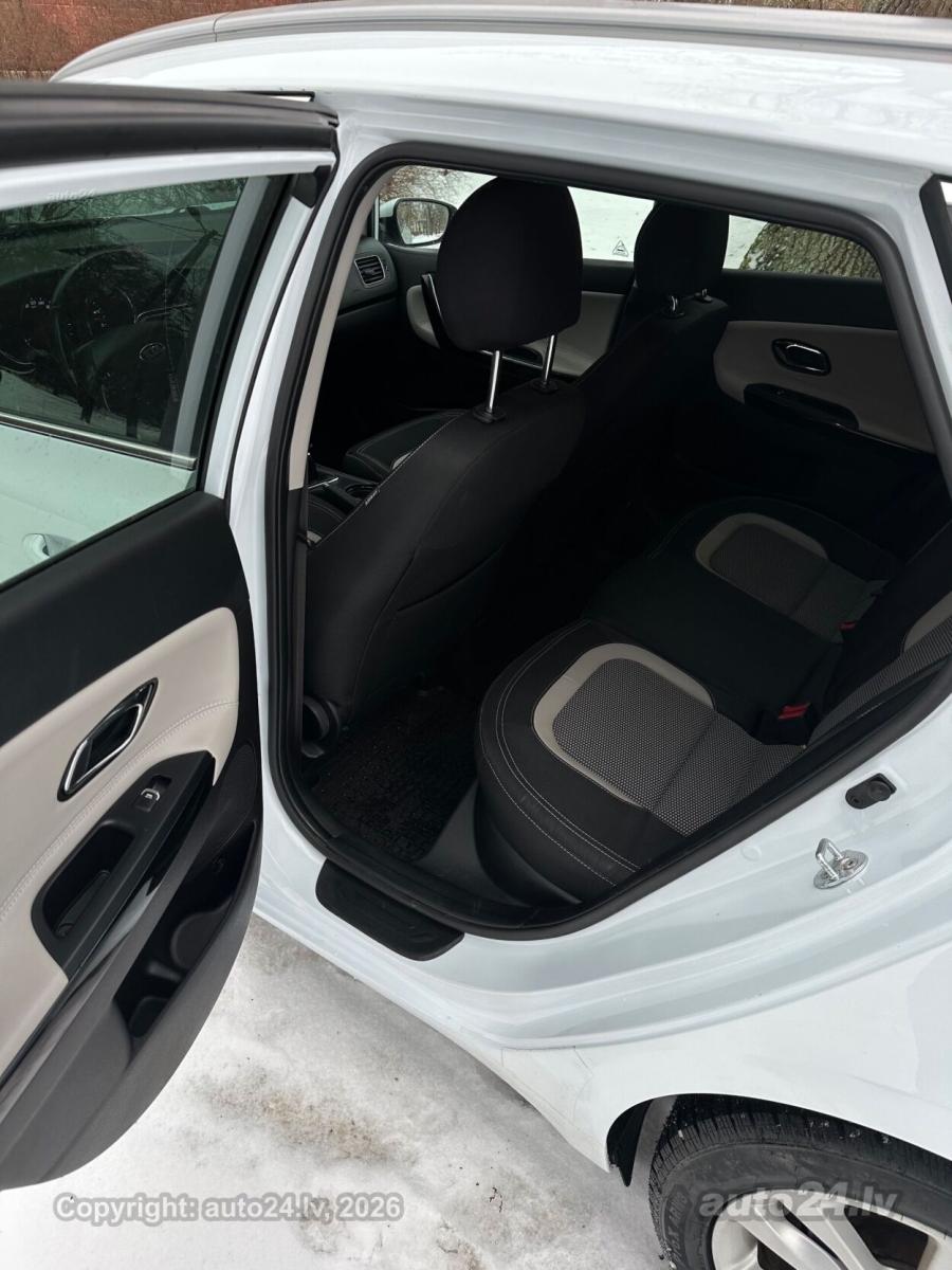White Kia Ceed 2018 in Tallinn, with an engine capacity of 1.00 L and mileage of 135 thousand km for 7899 €, photo 8 on AUTOMOTO.COM.LV