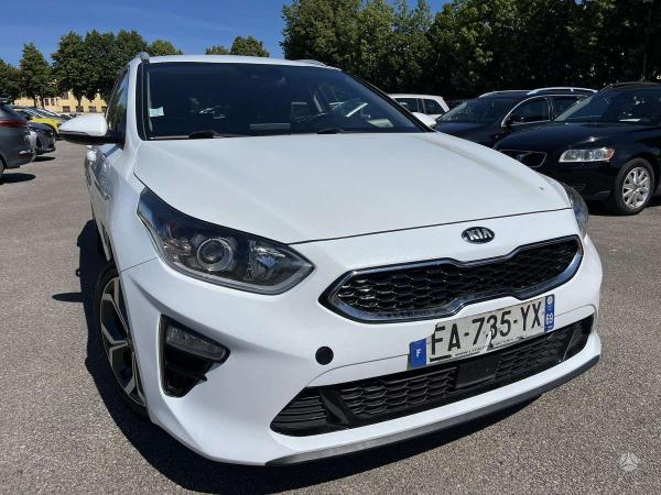 White Kia Ceed 2018 in Taurage, with an engine capacity of 1.00 L and mileage of 141 thousand km for 5000 €, photo 1 on AUTOMOTO.COM.LV