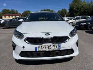White Kia Ceed 2018 in Taurage, with an engine capacity of 1.00 L and mileage of 141 thousand km for 5000 €, photo 3 on AUTOMOTO.COM.LV